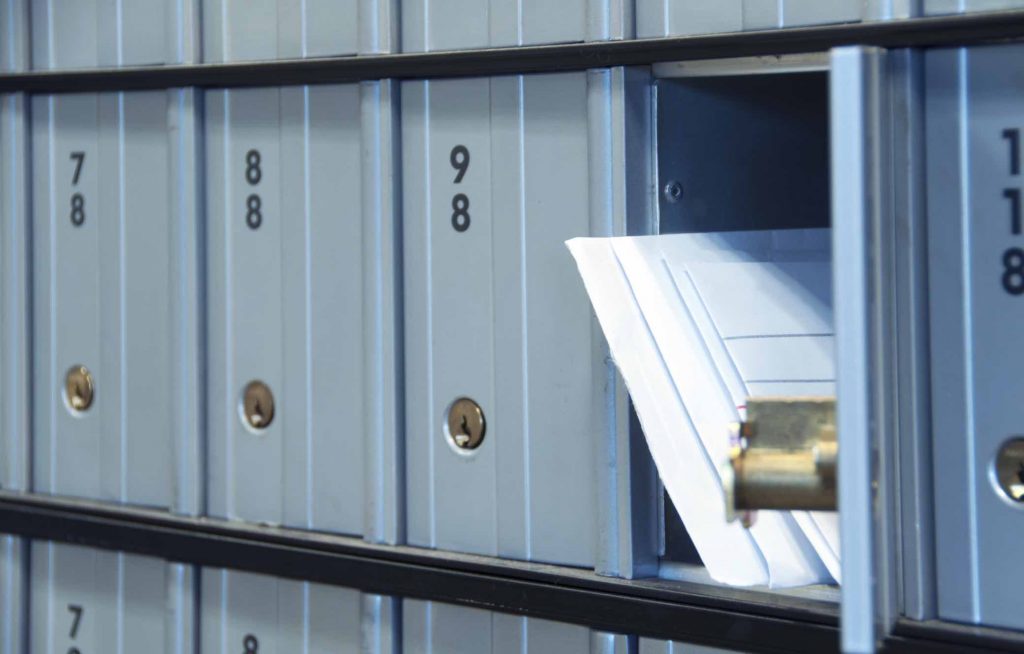 3 men rob 28 mailboxes in business park; deputies block their escape ...